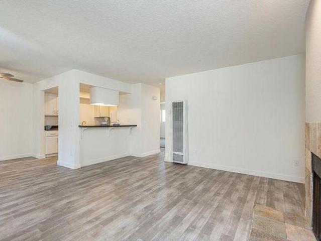 2 Br, 2 bath, Apartment 315 Walnut Avenue