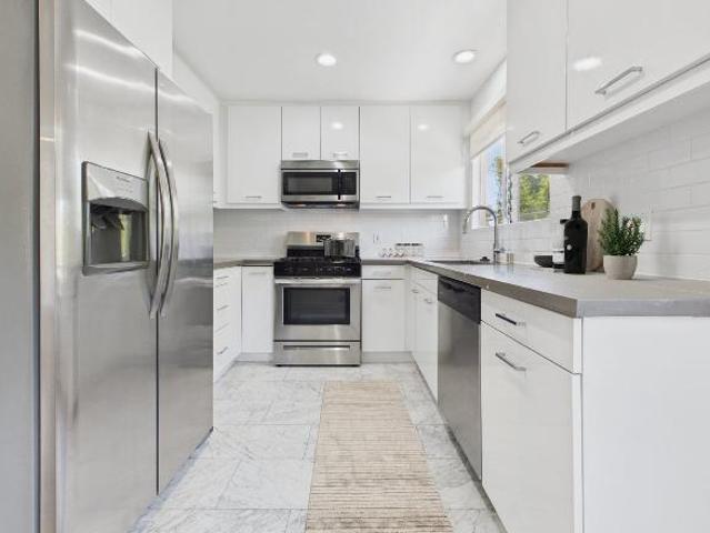 2 Br, 2 bath, Apartment 316 San Vicente Boulevard