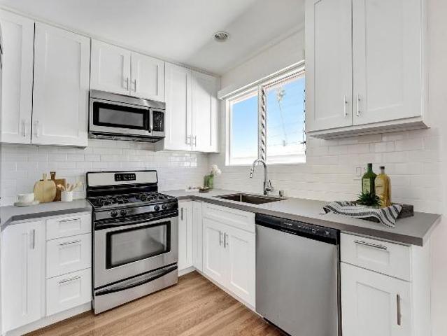 2 Br, 2 bath, Apartment 316 San Vicente Boulevard