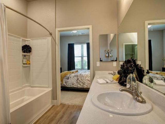 2 Br, 2 bath, Apartment 3175 Data Dr