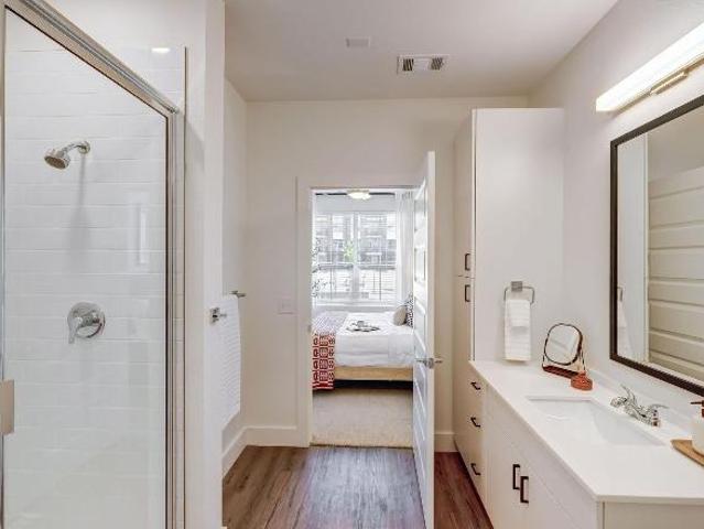 2 Br, 2 bath, Apartment 3131 Greenway Vw