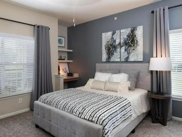 2 Br, 2 bath, Apartment 3250 Hudson Xing