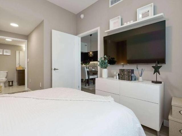 2 Br, 2 bath, Apartment 3250 SE Commerce Ave
