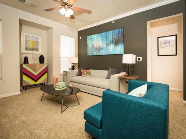 2 Br, 2 bath, Apartment 325 N Sable Blvd