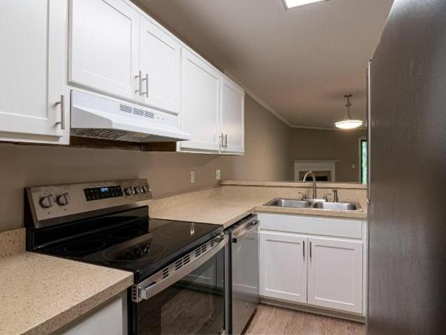 2 Br, 2 bath, Apartment 3200 Tanager Court