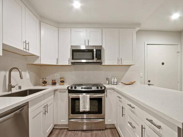 2 Br, 2 bath, Apartment 3201 Overland Avenue