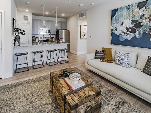 2 Br, 2 bath, Apartment 3232 N Garland Ave