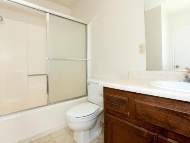 2 Br, 2 bath, Apartment 3342 M St