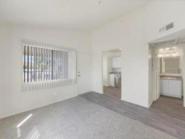 2 Br, 2 bath, Apartment 3350 W Valencia Rd