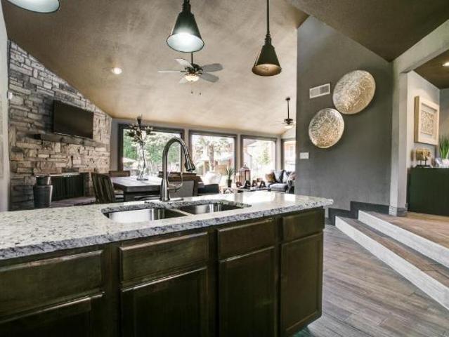 2 Br, 2 bath, Apartment 3303 Esters Rd