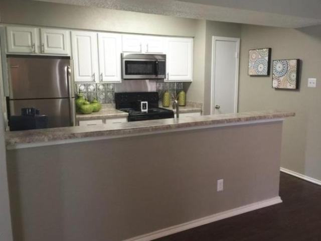2 Br, 2 bath, Apartment 3309 Riveroad Ct