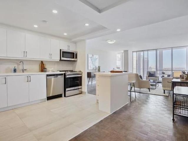 2 Br, 2 bath, Apartment 330 Spadina Road