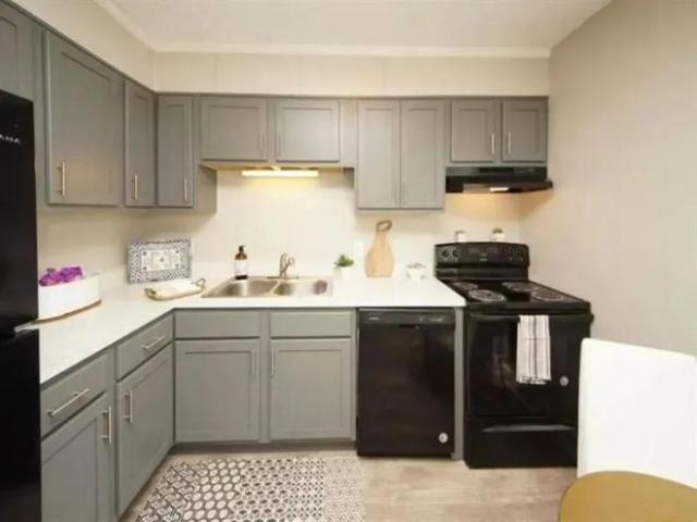2 Br, 2 bath, Apartment 3311 Mountainbrook Ave