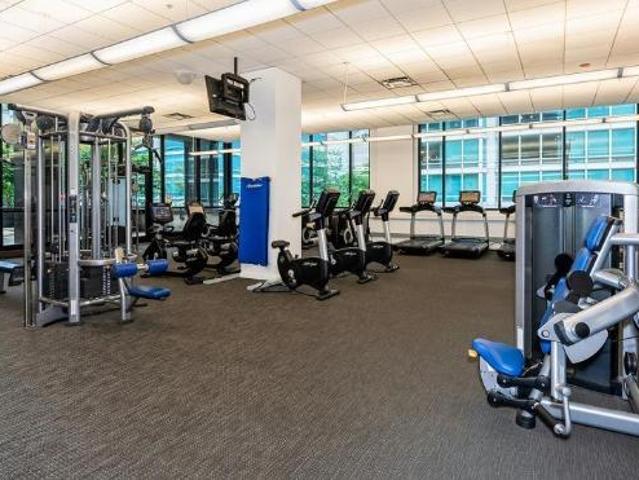 2 Br, 2 bath, Apartment 333 E Ontario St