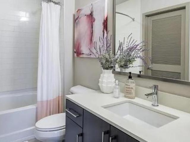 2 Br, 2 bath, Apartment 33 11th Street NE