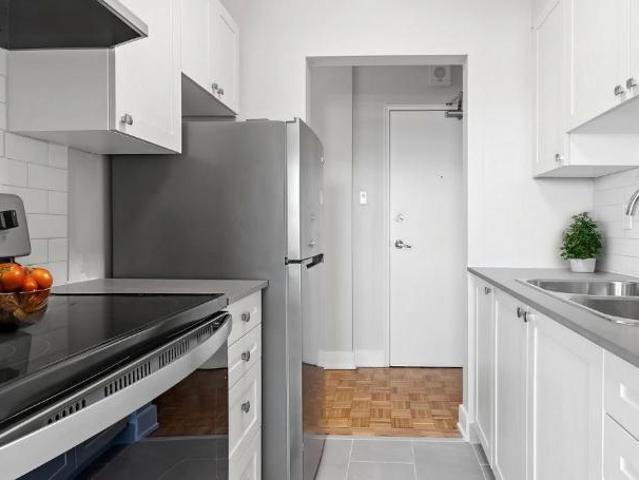 2 Br, 2 bath, Apartment 33 Robinson Street
