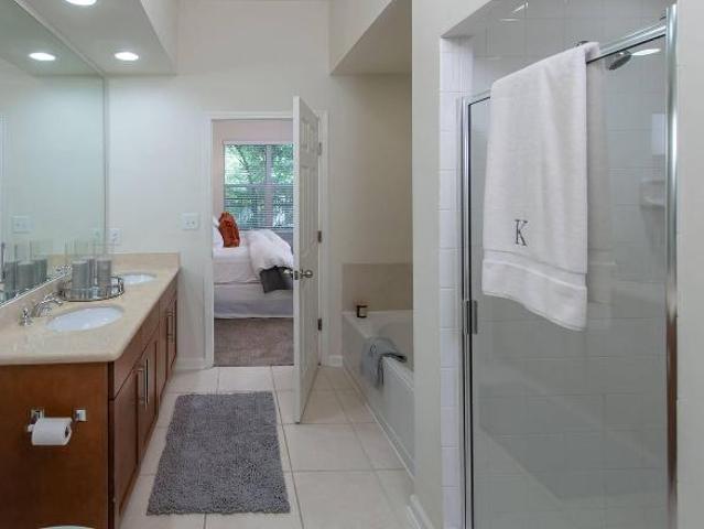 2 Br, 2 bath, Apartment 3443 Kingsboro Rd NE