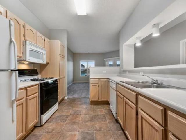 2 Br, 2 bath, Apartment 3471 Sunnyside Dr