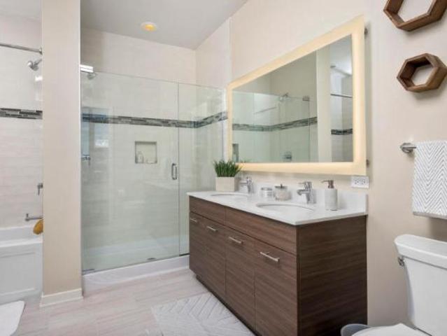 2 Br, 2 bath, Apartment 347 W Chestnut St