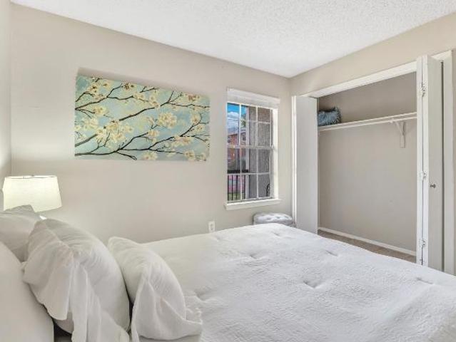 2 Br, 2 bath, Apartment 3400 W Park Blvd