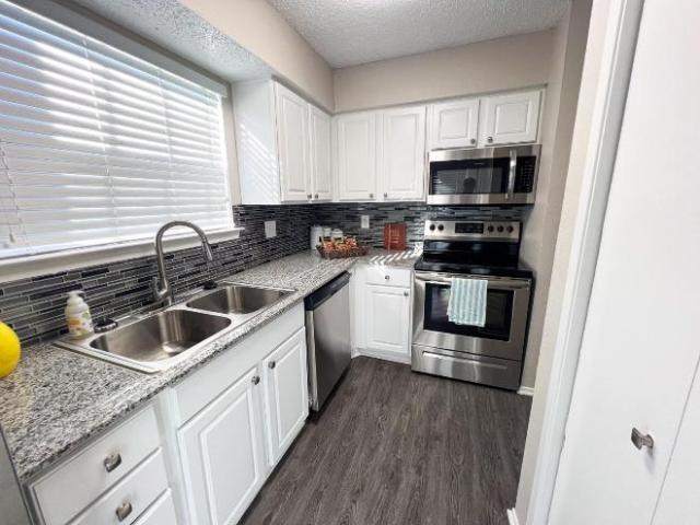 2 Br, 2 bath, Apartment 3400 W Park Blvd