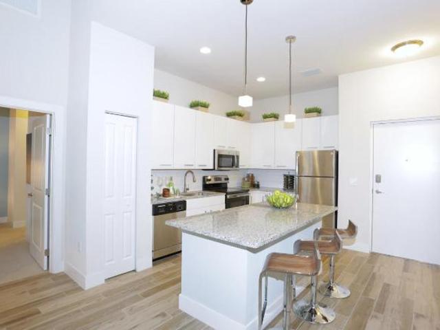 2 Br, 2 bath, Apartment 3400 Davie Road