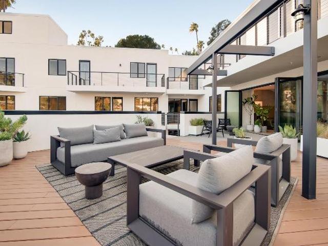 2 Br, 2 bath, Apartment 3400 Sunset Blvd