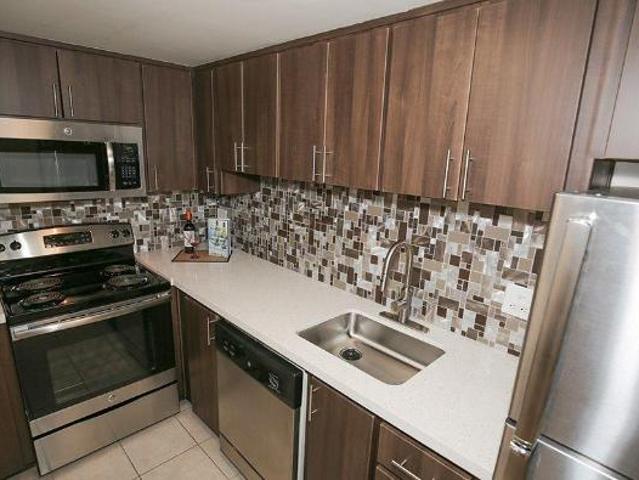 2 Br, 2 bath, Apartment 3550 E Campbell Ave