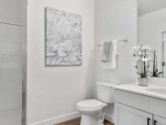 2 Br, 2 bath, Apartment 355 N La Fox St