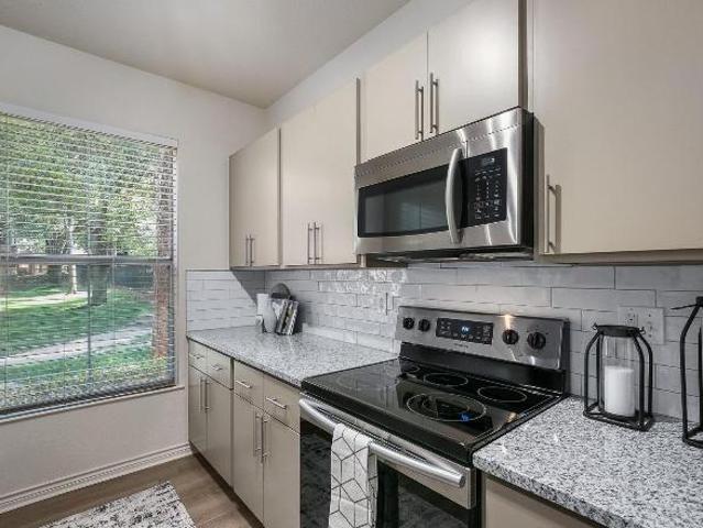 2 Br, 2 bath, Apartment 3560 Alma Road