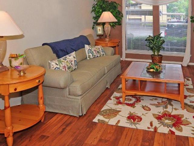2 Br, 2 bath, Apartment 3500 Willowood Circle