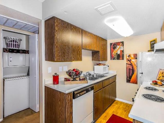 2 Br, 2 bath, Apartment 350 N Harrison Rd