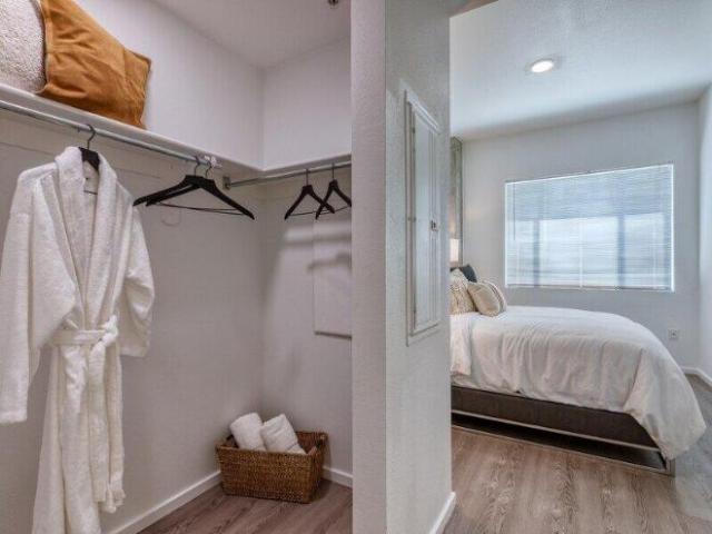 2 Br, 2 bath, Apartment 350 E Congress St