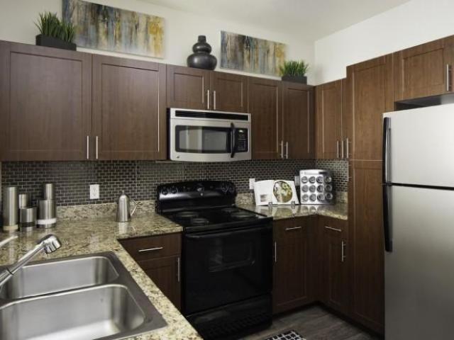2 Br, 2 bath, Apartment 350 S Jackson St