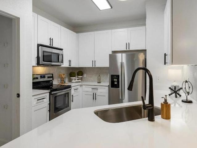 2 Br, 2 bath, Apartment 3530 Verdier Blvd
