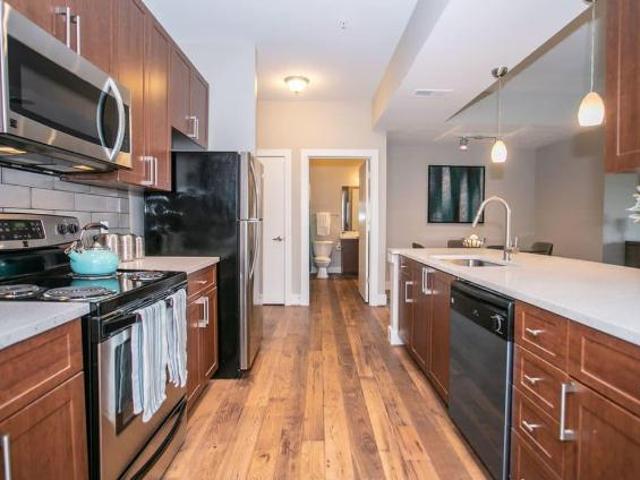2 Br, 2 bath, Apartment 3640 S Fulton Avenue