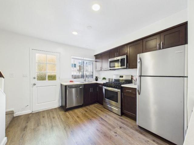 2 Br, 2 bath, Apartment 3676 Mentone Avenue