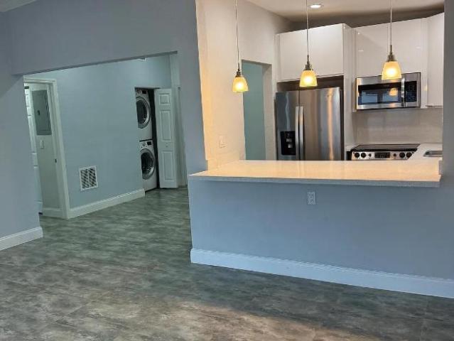 2 Br, 2 bath, Apartment 3681 NE 170th St