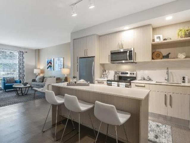 2 Br, 2 bath, Apartment 3686 Washington St