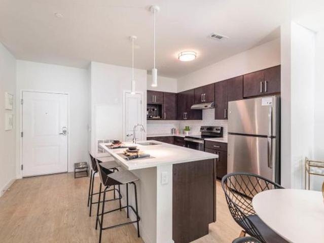 2 Br, 2 bath, Apartment 3611 Washington Street