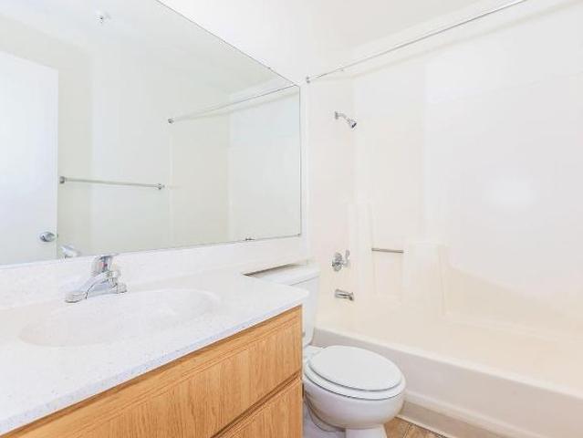 2 Br, 2 bath, Apartment 3634 W Savanna St