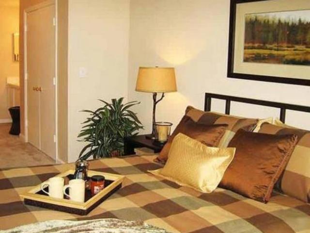 2 Br, 2 bath, Apartment 3740 Walton Way SE