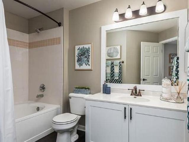 2 Br, 2 bath, Apartment 3750 E New York St