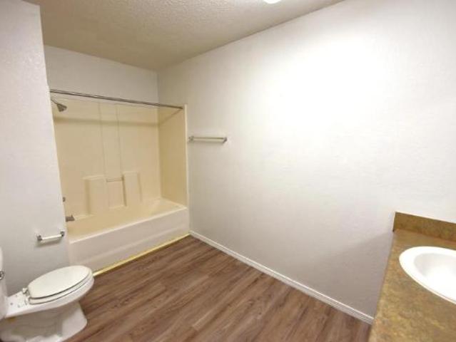 2 Br, 2 bath, Apartment 3751 Eagle Cliff Dr