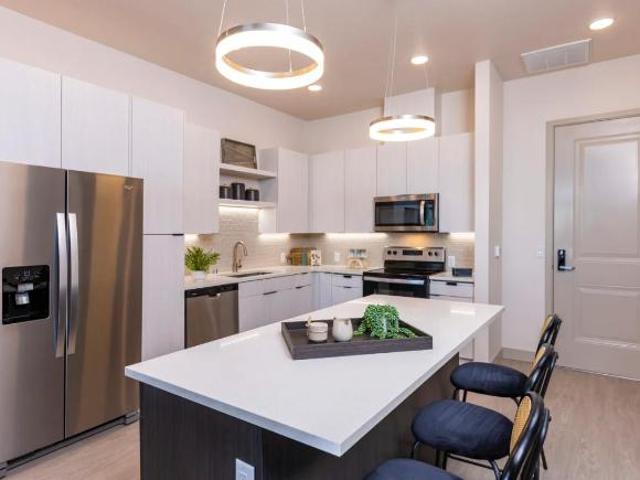 2 Br, 2 bath, Apartment 3761 E Commerce Way