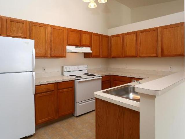 2 Br, 2 bath, Apartment 3710 Edgebrooke Dr