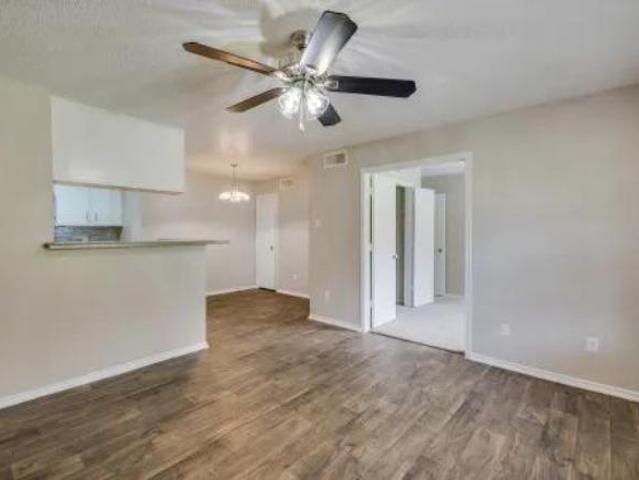 2 Br, 2 bath, Apartment 3726 Block Drive