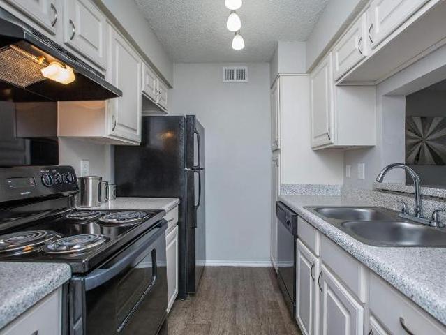 2 Br, 2 bath, Apartment 3737 Timberglen Road