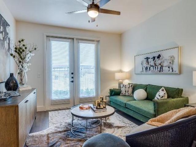 2 Br, 2 bath, Apartment 3850 Double Oak