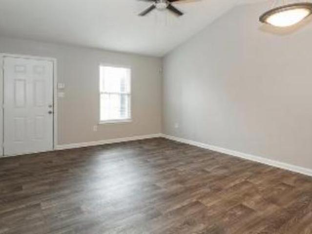 2 Br, 2 bath, Apartment 385 Creekstone Court